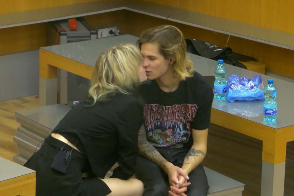 Amici, è stata solo una fuga d’amore quella di Mew e Matthew? Ecco cosa ...