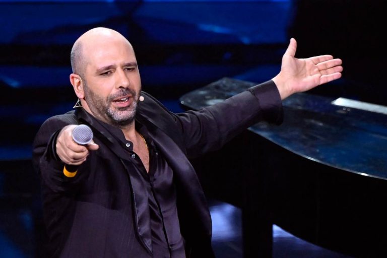 Checco Zalone, altro che comico: stenterete a credere in cosa è laureato - Link coordinamento ...